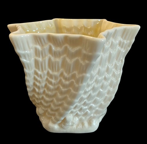 Belleek Limpet Luster Vase Twisted Shell - 6th Mark 3rd Green 1965-1980 ...