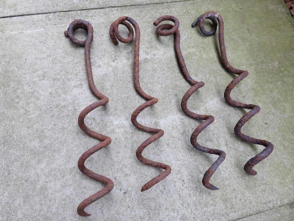 4 screw pickets - WW2 army defence barbed wire fence posts pig tails ...