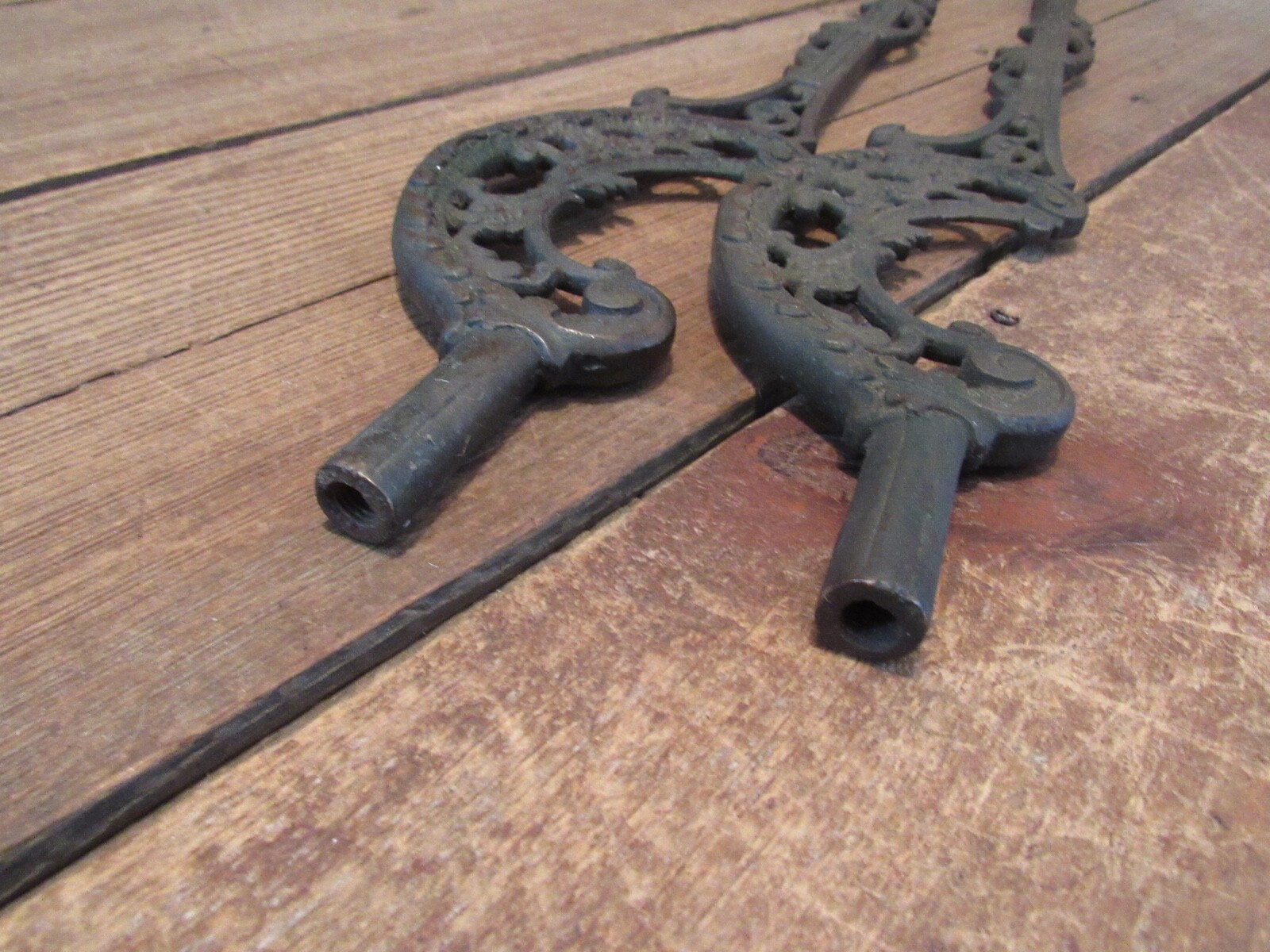 Vintage Victorian ANTIQUE CAST IRON OIL LAMP MOUNT BRACKETS | eBay