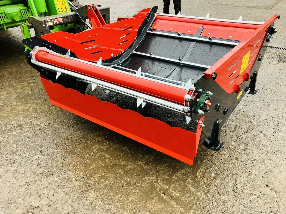 NEW ROUND BALE UNROLLER / FEEDER , 3pl mounted or brackets . tractor ...