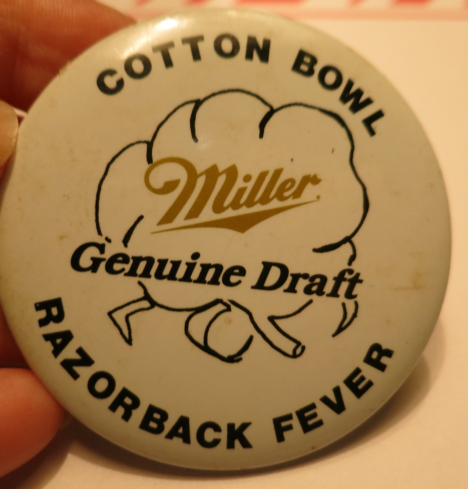 MILLER GENUINE DRAFT COTTON BOWL RAZORBACK FEVER VINTAGE PINBACK 2 1/4 ...