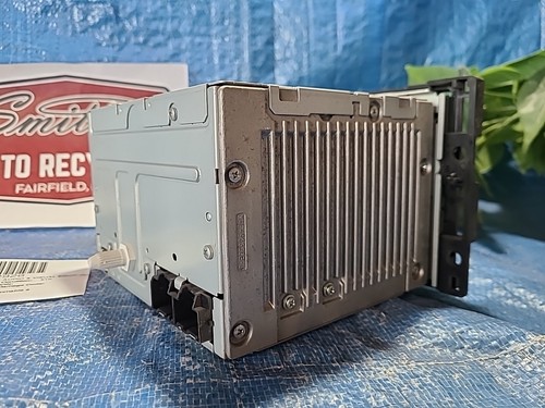 2006-2008 Chevy HHR Radio AM FM 6 Disc CD w Auxiliary 3.5mm Input Gray ...