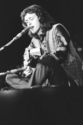 Donovan performing on 1973 Japan Tour MUSIC PHOTO 7 | eBay