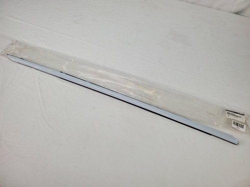 Genuine 2022-2025 Genesis GV70 Right Front Door Belt Molding Trim 82220 ...