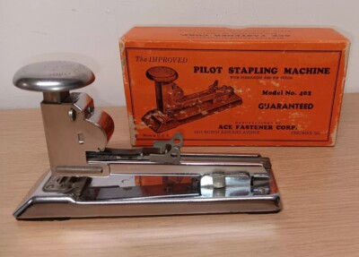 Staplers - 402 Stapler