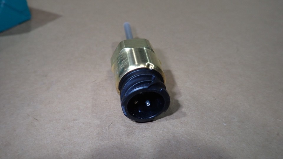 Deutz TD/TCD 2012 L04/L06 Diesel Engine Coolant Level Sensor 04218081 ...