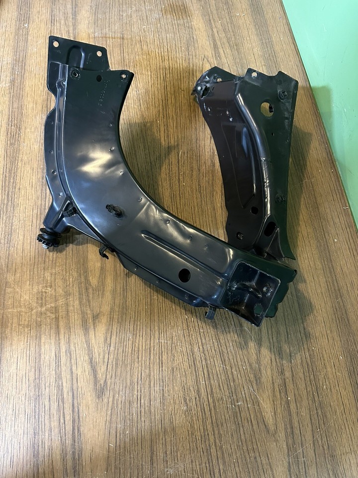 2006-2012 Mercedes GL450 GL550 Right Front Headlight Support Bracket ...