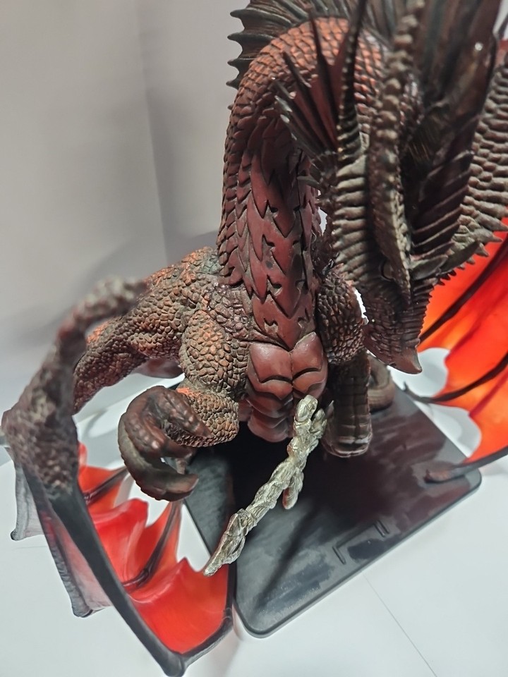 Dungeons & Dragons Icons Colossal Red Dragon Figure Limited Edition ...