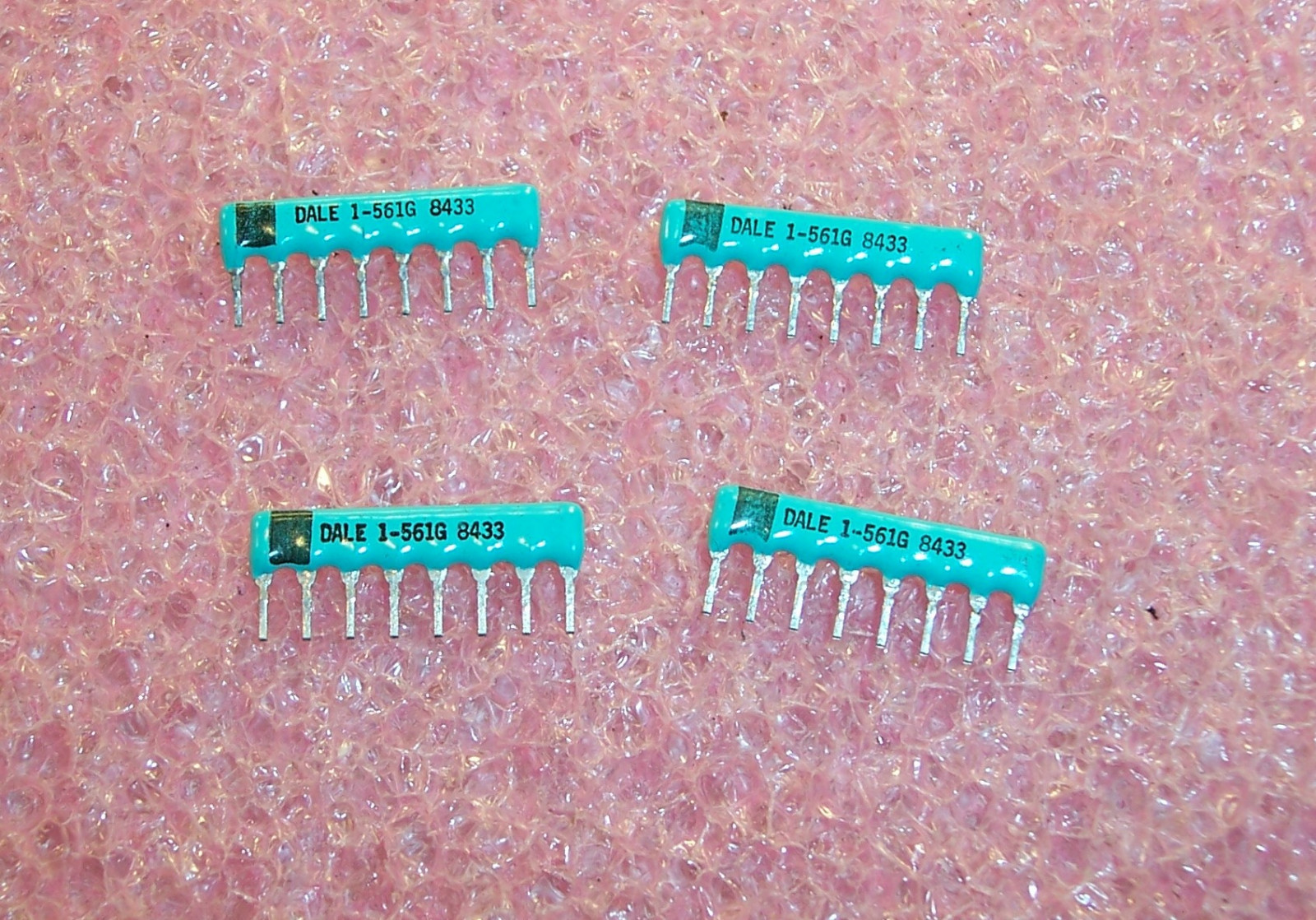 QTY (100) 560 Ohm 2% 8 PIN SIP BUSSED RESISTOR NETWORKS CSC08A01-561G ...