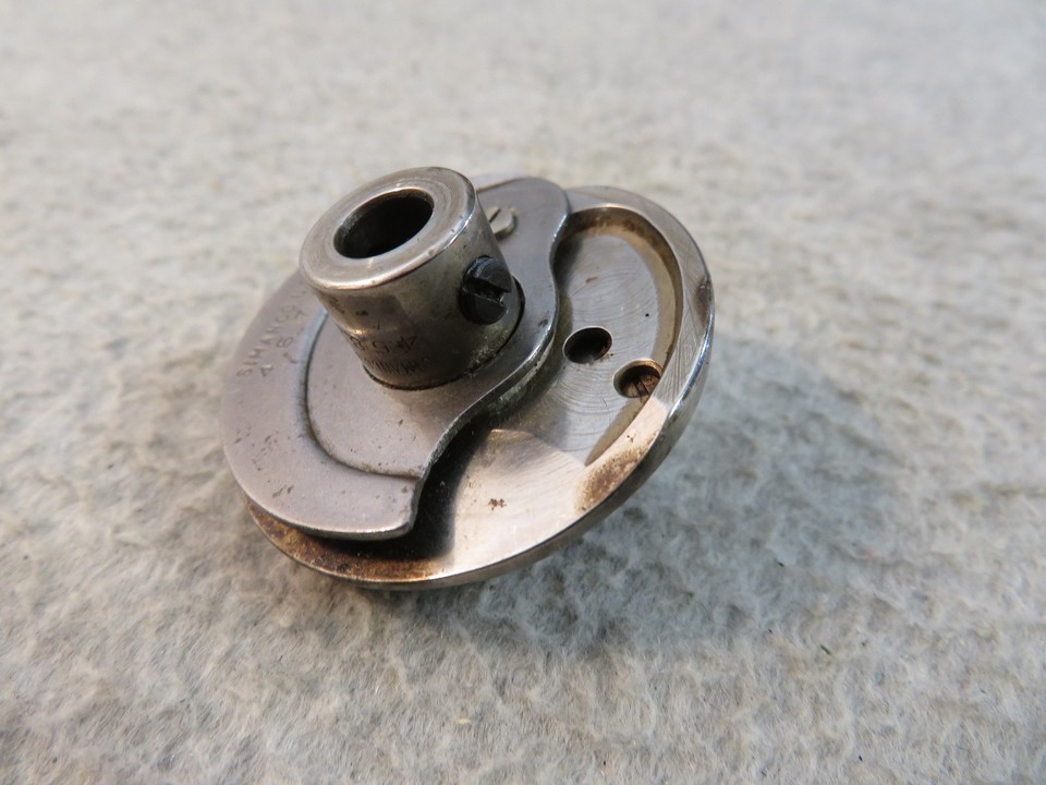 1950 SINGER vtg FEATHERWEIGHT 221 sewing machine part HOOK ASSEMBLY ...