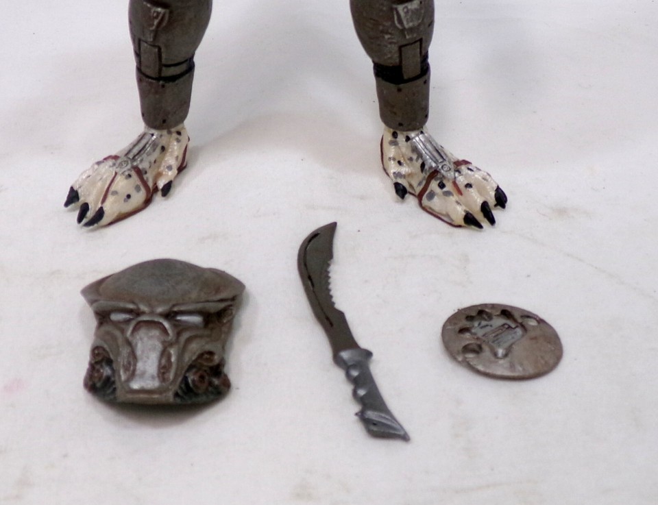 NECA Predator Series 16 Kenner Tribute Ghost Predator 7" Figure ...