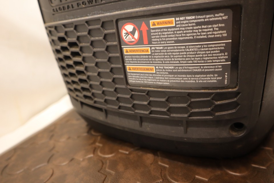 CHAMPION GAS POWERED PORTABLE 2000W INVERTER/GENERATOR | eBay