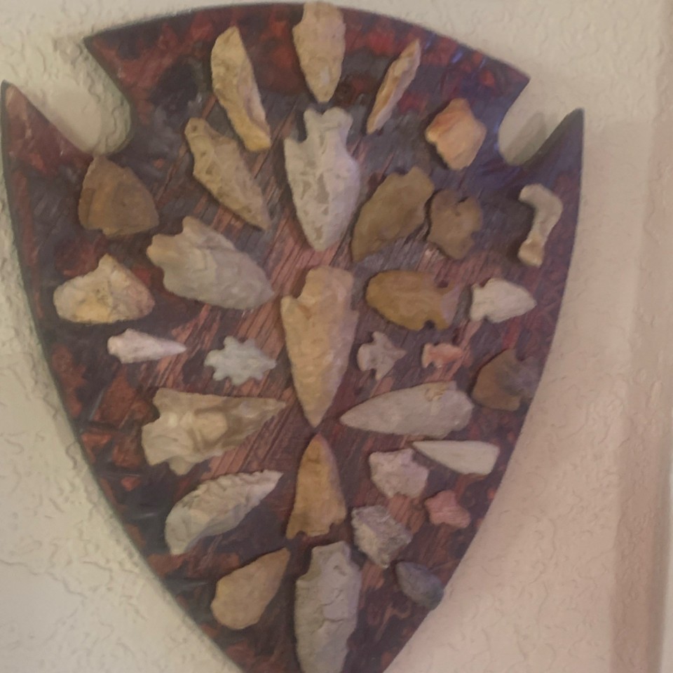 Native American Pre-1600 Stone Arrowheads & Projectile Points Display ...