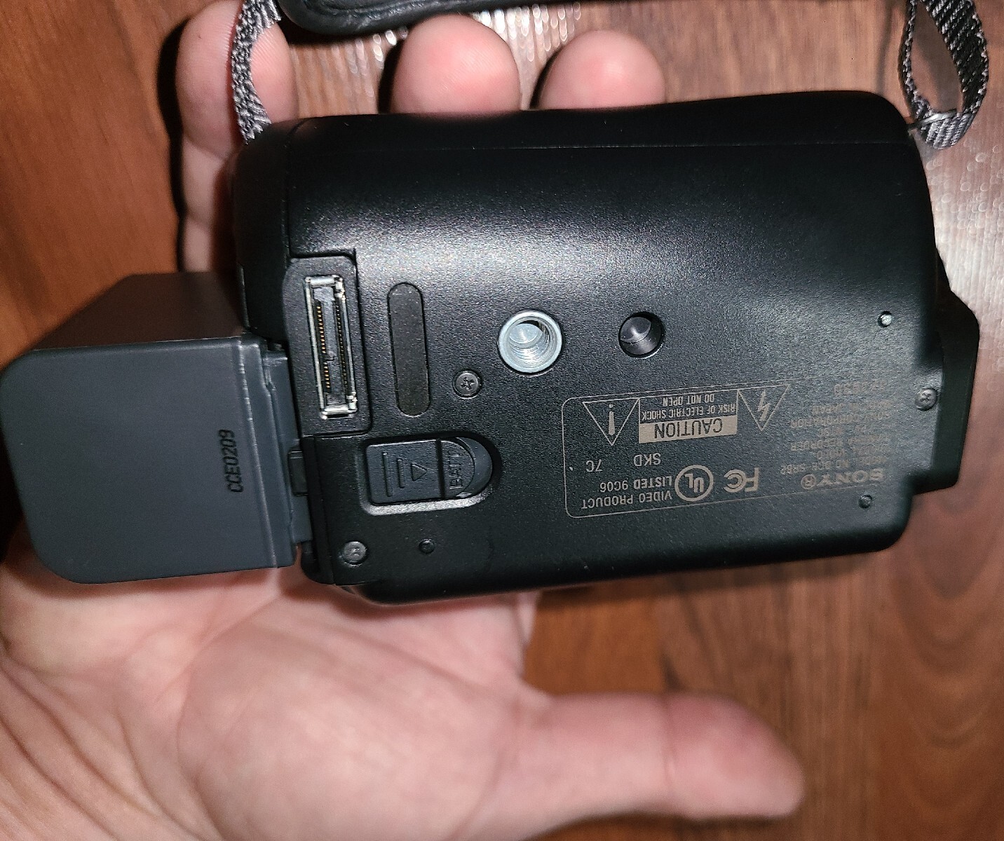 MINT Sony Handycam HDD 2000x / 25x Zoom Carl Zeiss Camcorder Bundle f ...