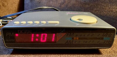 Soundesign AM-FM Electronic Digital Clock Radio Model 3622-GRY Red LED ...