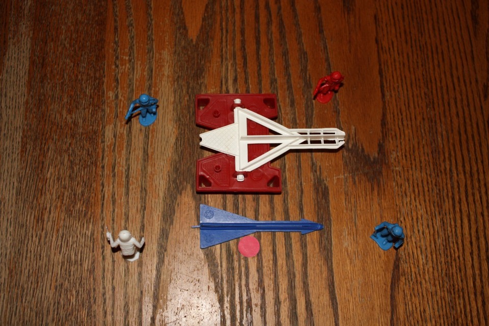 MPC Missiles to the Moon Red/White Delta Missile Launcher & Blue ...