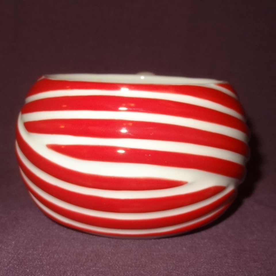 Yarn Ribbon Ball Coffee Mug 12 oz Cup Ceramic 2013 White Red Starbucks ...