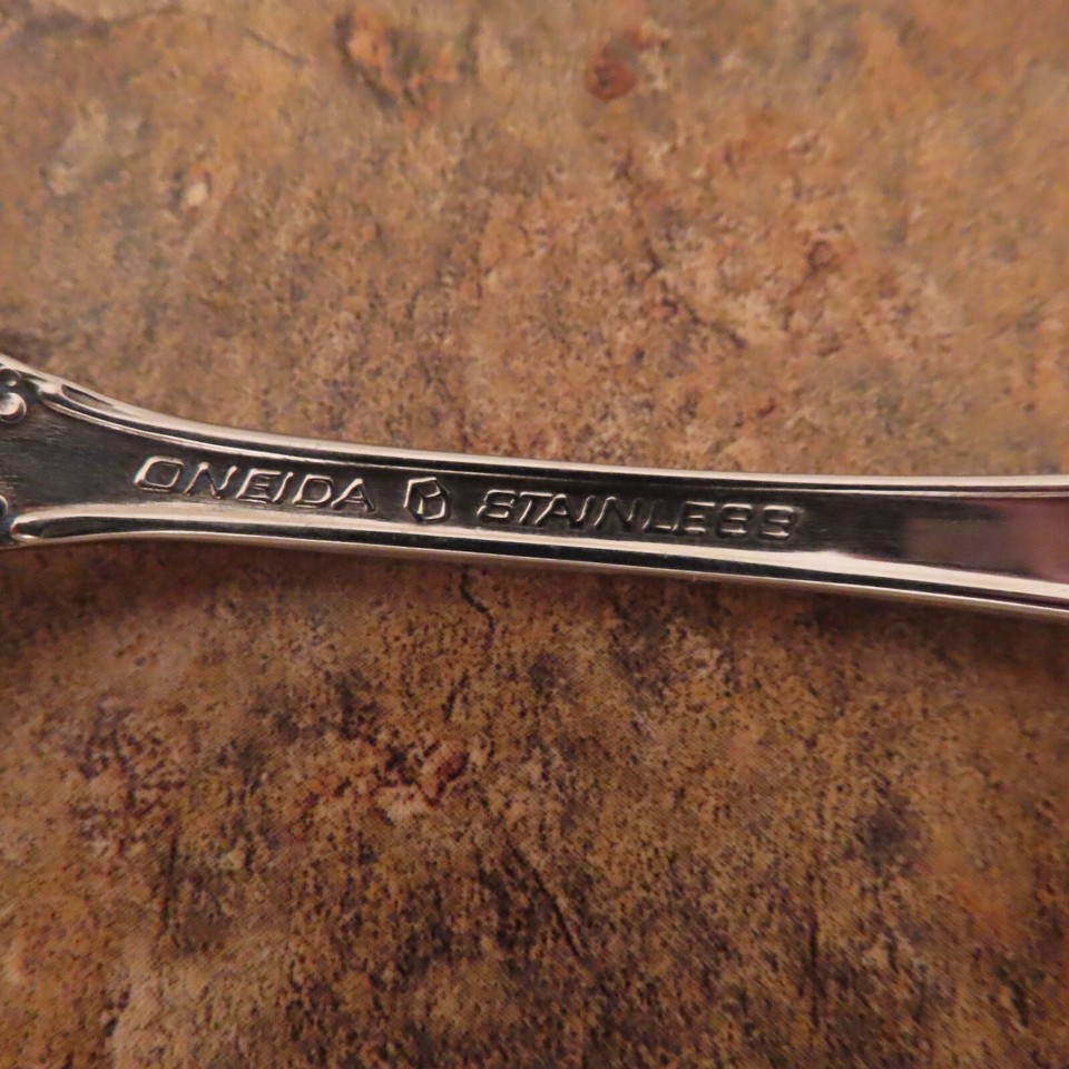 Oneida Dover Cube Set of 4 Oval Soup Spoons Heirloom Stainless Flatware ...