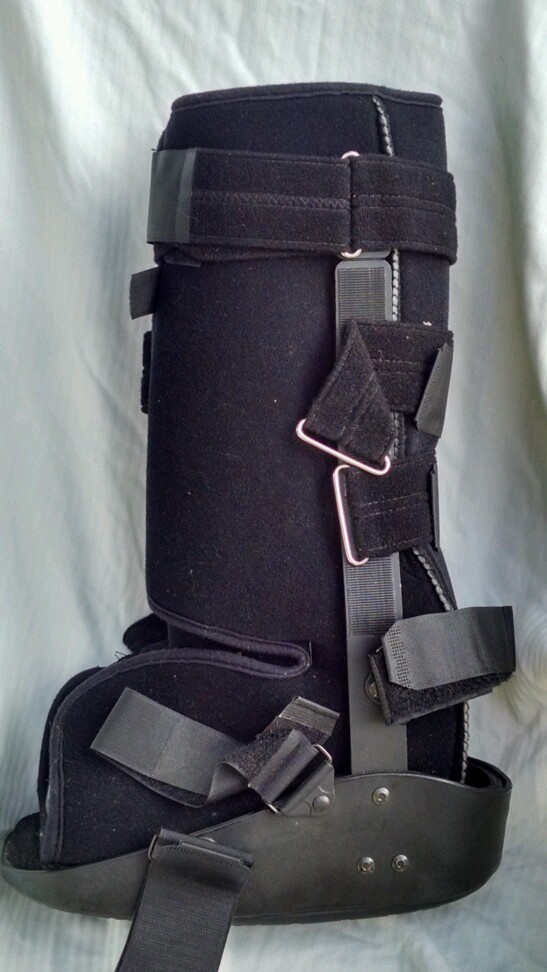 Donjoy MAXTRAX Air Walking Boot Size medium DJO.LLC dj Orthopedics Foot ...