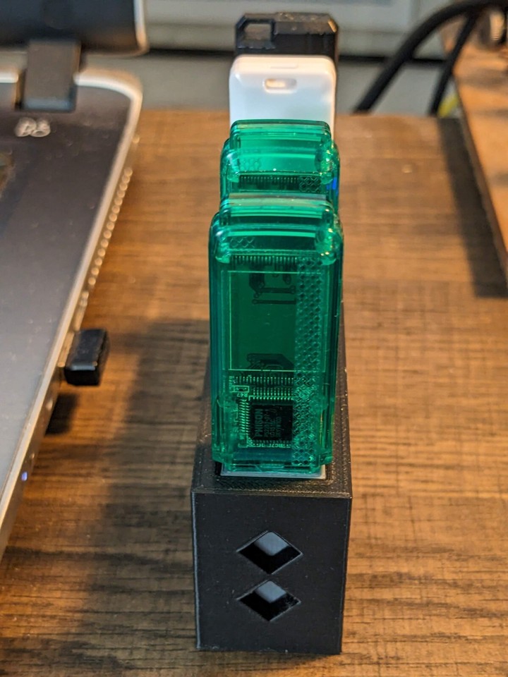 USB Memory Flash Drive Holder Organizer 8x Caddy | eBay