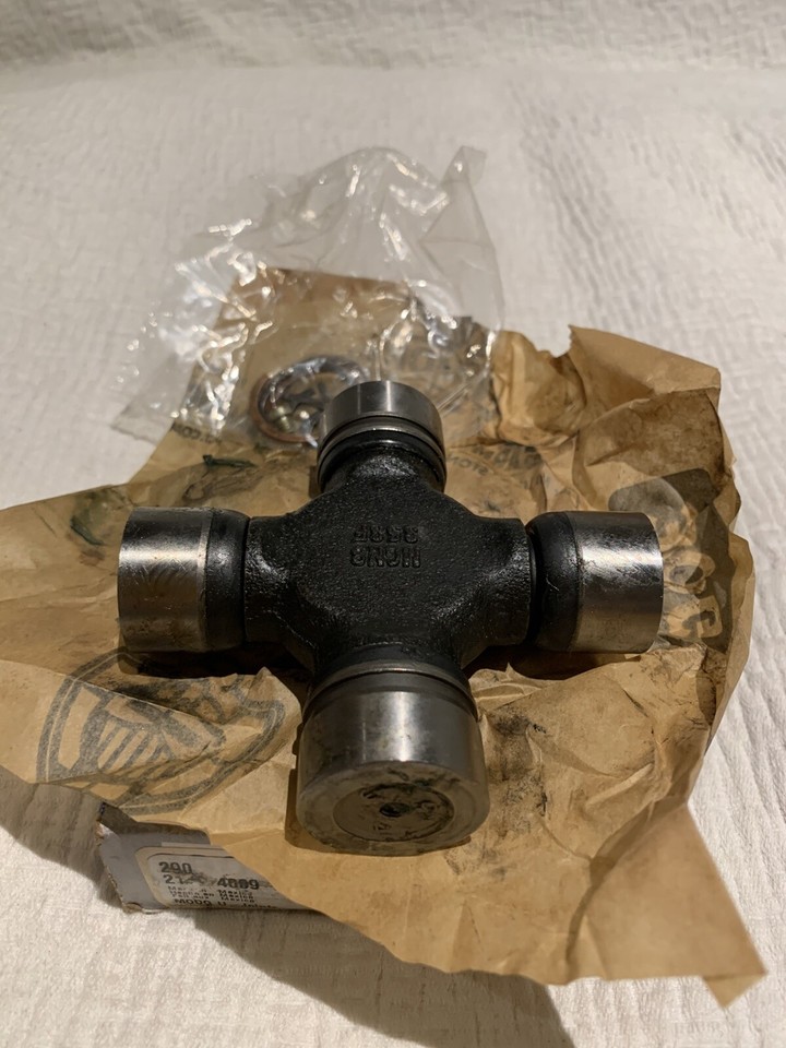 Universal Joint Moog 290-Super Strength 355 U-joint. Chevy Silverado ...