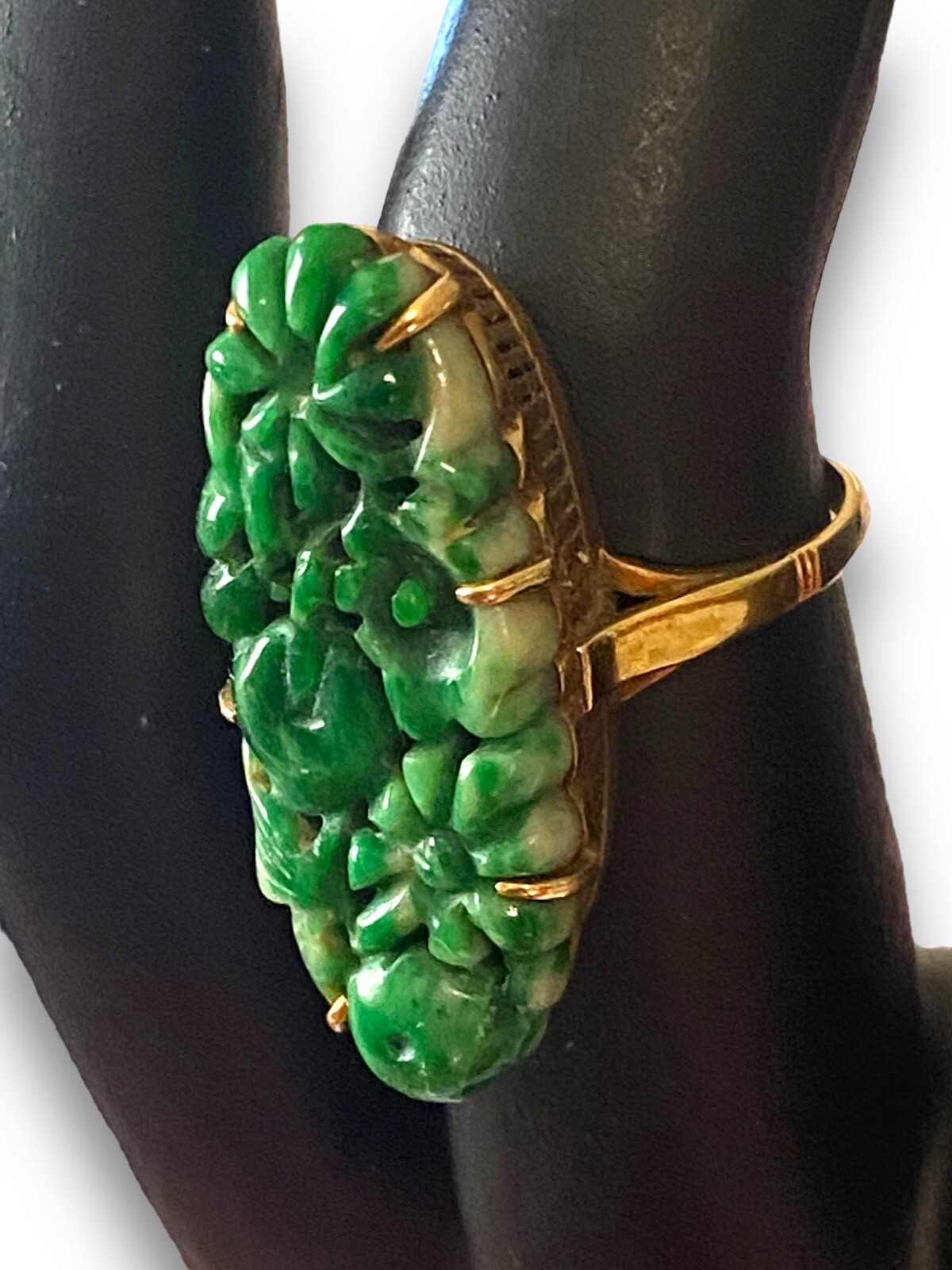 Vintage 18k Yellow Gold Large Oval Carved Jade Flower Ring Size 5.25 ...