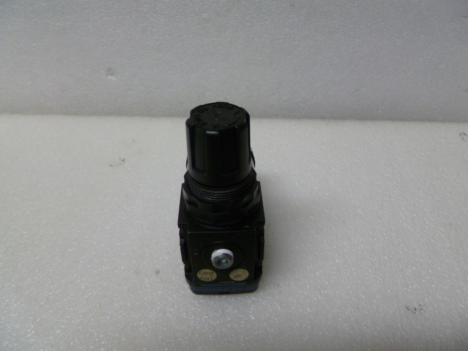 Wilkerson R08-02-F000 Pneumatic Regulator 0-125 PSIG, 0-8.5Bar w/ Guage ...