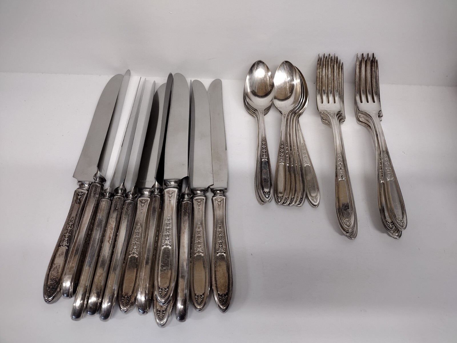 40 Piece Oneida Community Made Tudor Plate Flatware Set Silverware | eBay