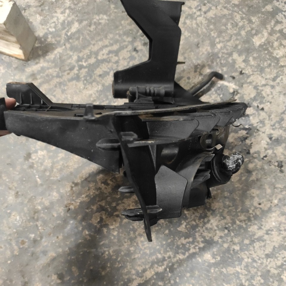 *N* AUDI A5 S LINE 2012-2015 HEADLIGHT BRACKET 8T0805608R - DRIVER SIDE ...