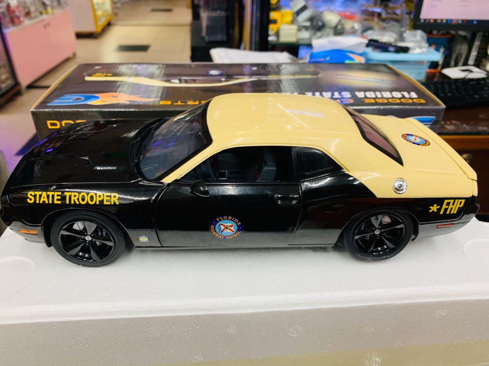 ACME 1:18 Scale Die-Cast Model Car FHP Dodge Challenger Florida State ...