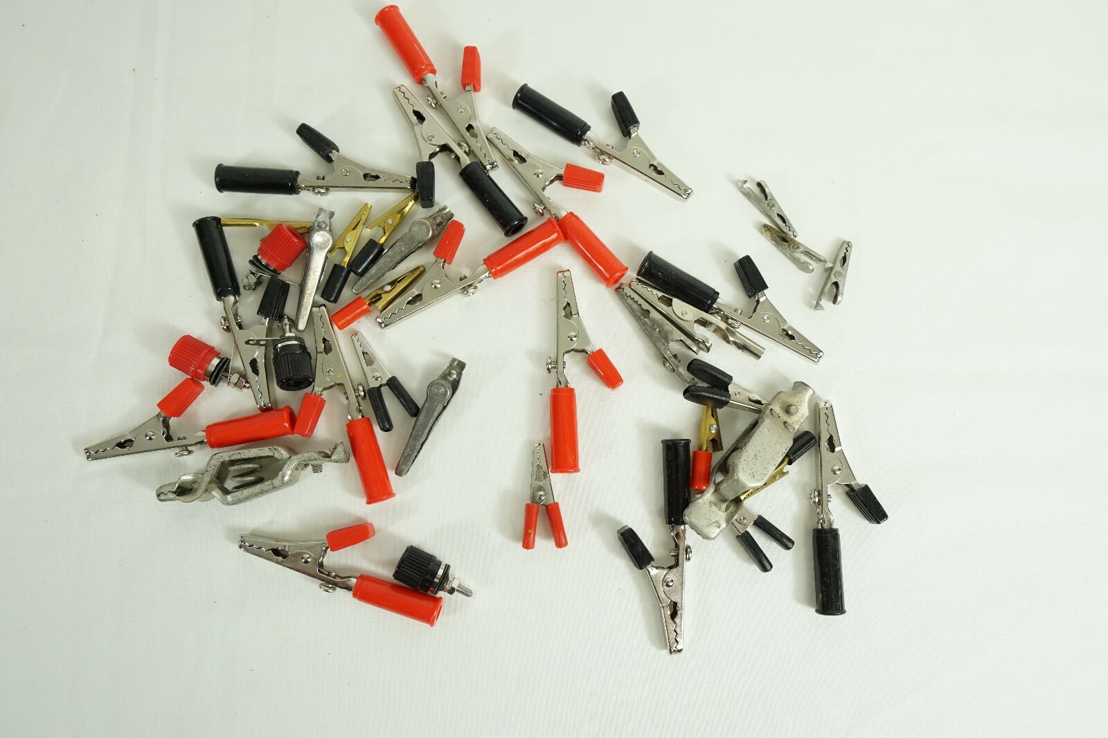 Large Box of Alligator Clip Electrical Wires w/ Ends Various Sizes ...