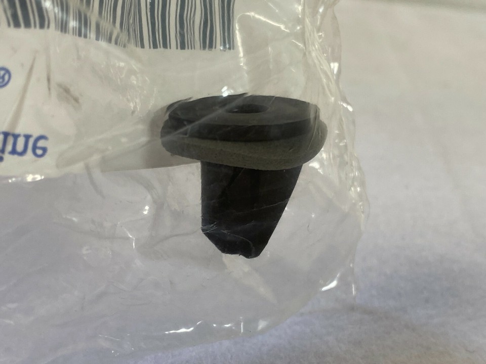 GM OEM NOS 11561987 Tail Lamp Retainer 2007-2013 Cadillac Escalade | eBay