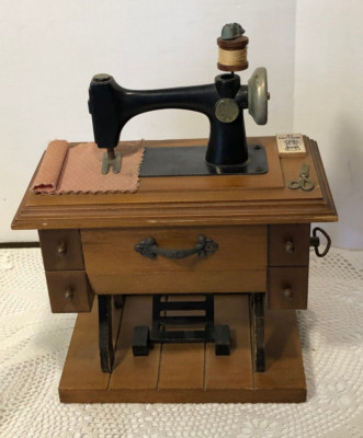 Berkeley Designs Music Box Sewing Machine MY FAVORITE THINGS SOUND OF ...