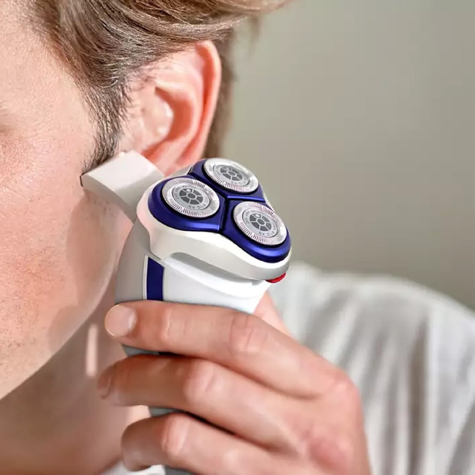 Star Wars R2D2 special edition Philips Norelco Electric Shaver SW3700 ...