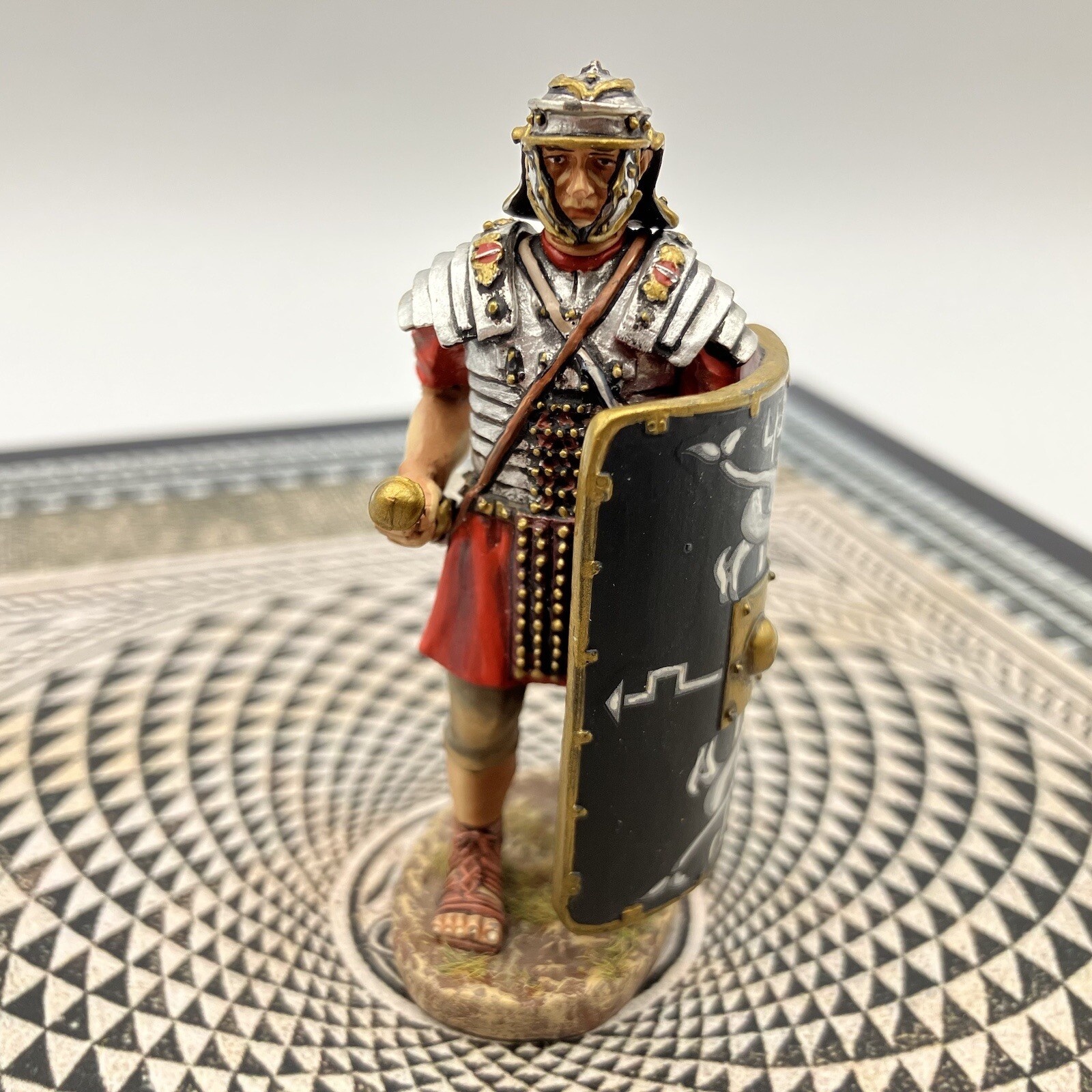 Thomas Gunn Roman Empire ROM023B Roman 9th Legion Sentry Pilum Shield ...
