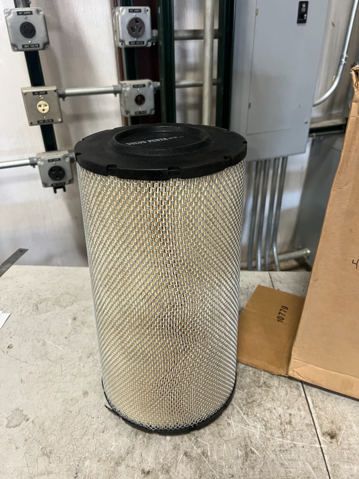 VOLVO 3827589 - Air filter cross reference