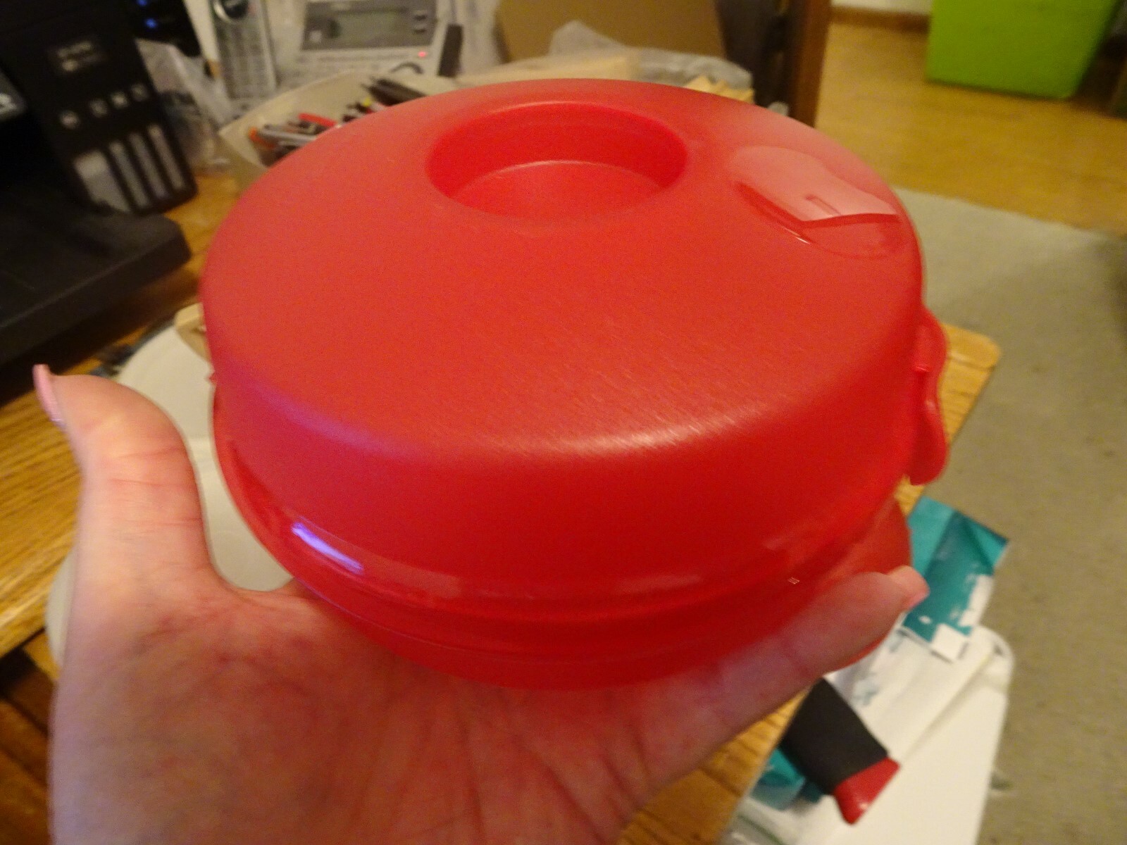 Tupperware • Round Sandwich / Bagel Keeper • Model # 4440A-2 • Red NEW ...