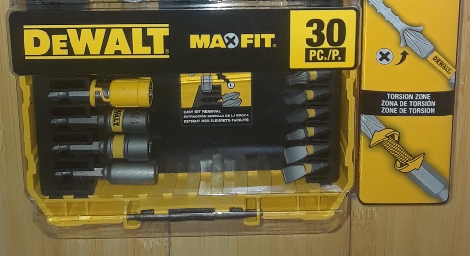 DeWalt MAXFIT 30-Piece SCREWDRIVING BIT SET Impact Rated, Torsion Zone ...