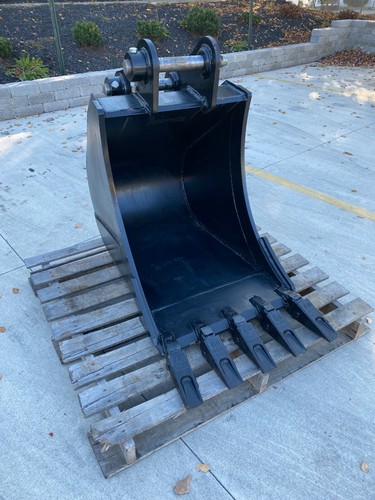 New 24" Heavy Duty Excavator Bucket for a John Deere 60G with Coupler ...
