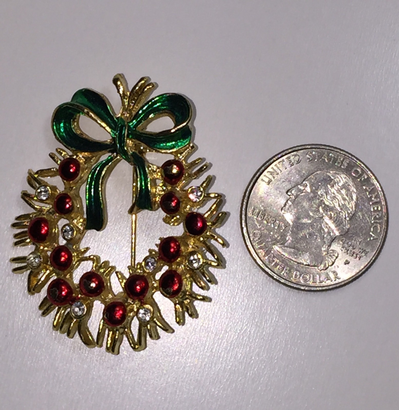 Christmas Wreath Brooch Pin Gold Tone Rhinestones Red Green Gift | eBay