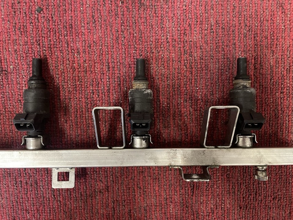 BMW E46 3 Series M54 Petrol Fuel Injector Rail With Injectors 1437442 ...