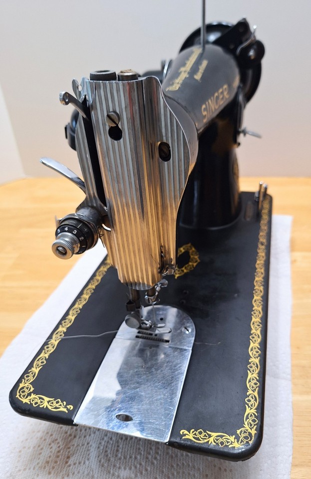 Singer Model 15 Sewing Machine W. Original Attachments, Serviced 1948 ...