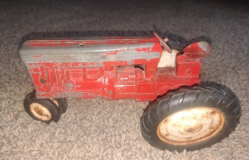 Vintage Tru Scale metal Tractor 1:16 diecast Farm Toy Ih Parts Restore ...