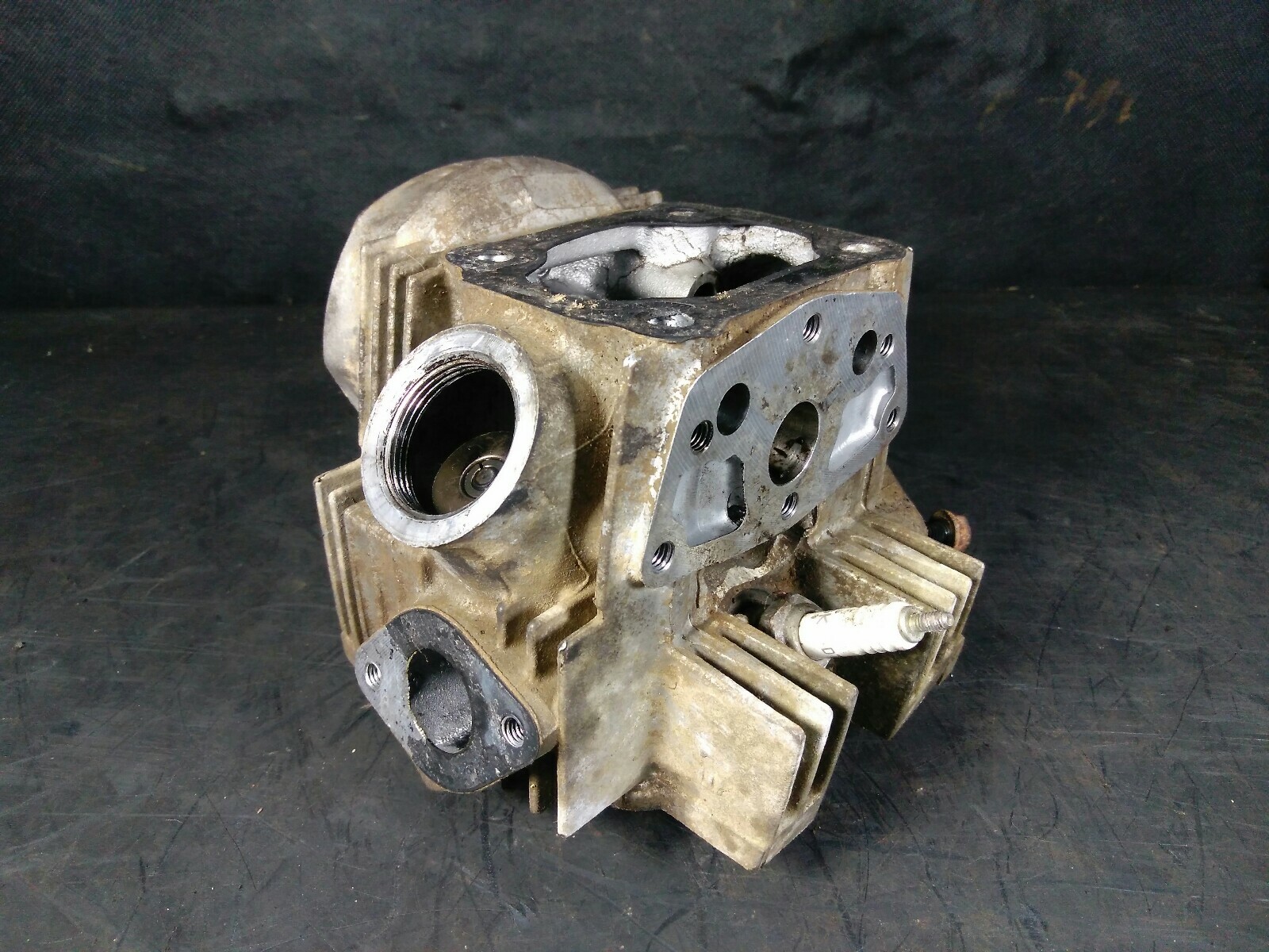1986 Honda Trx 125 Trx125 Oem Engine Cylinder Head 12200-VM6-010 | eBay