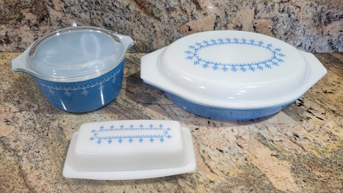 PYREX LOT BLUE SNOWFLAKE GARLAND CASSEROLES LIDS & BUTTER DISH 6 PIECE ...