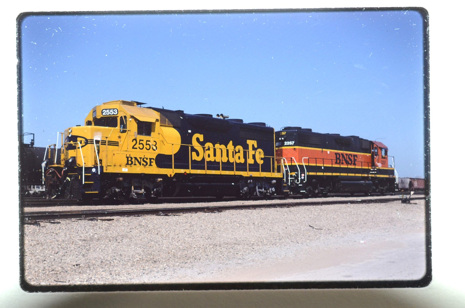 BNSF 2553 kansas city mo 9-2-01 kodachrome train photo slide 35mm santa ...