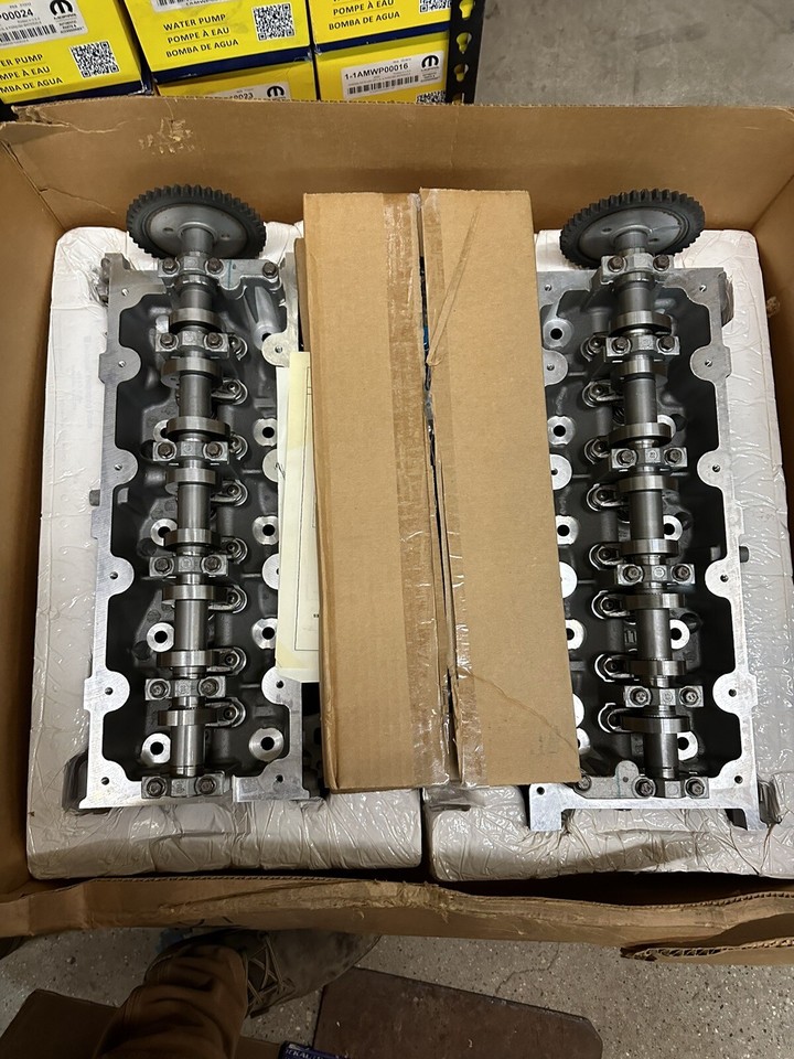 NOS 1997-2009 FORD 5.4L ENGINE CYLINDER HEAD SET (F75E-6090-C20A) W ...