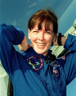 2000 NASA STS-99 Astronaut Janet Lynn Kavandi - 8x10 Photo On 8.5x11 ...