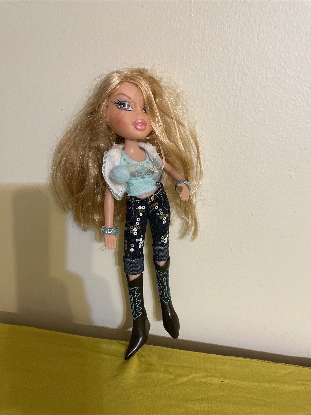 Bratz Talking Cloe Fashion Doll Figure MGA NO TALKING BASE | eBay