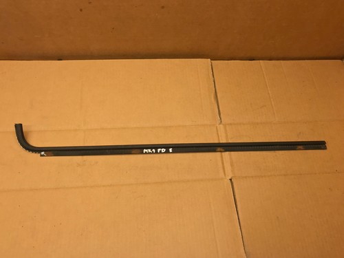 VW GOLF JETTA MK1 3 DOOR FRONT RIGHT DOOR WINDOW GLASS OUTER SCRAPER ...